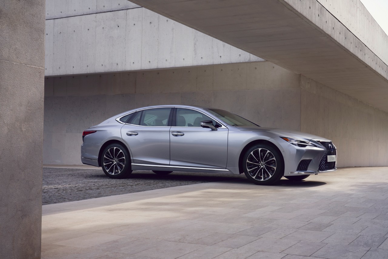 Lexus LS : la limousine Hybride emblématique | Lexus France