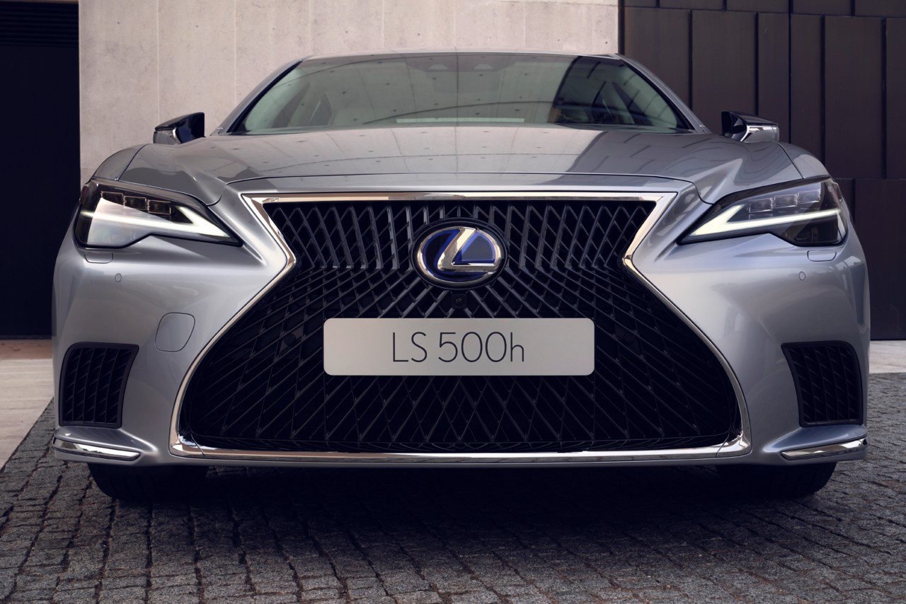 Lexus LS : la limousine Hybride emblématique | Lexus France