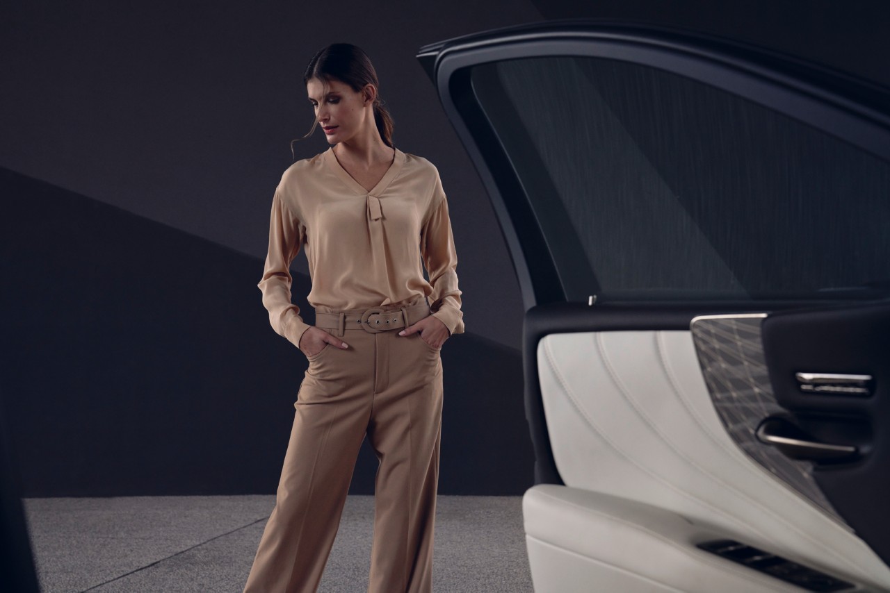 Lexus LS : la limousine Hybride emblématique | Lexus France