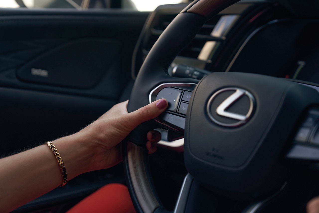 Lexus RX, SUV Hybride ou Hybride Rechargeable | Lexus France