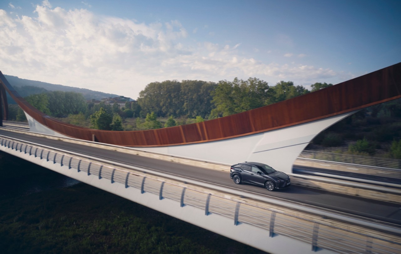 Lexus RZ : notre grand SUV 100% électrique | Lexus France