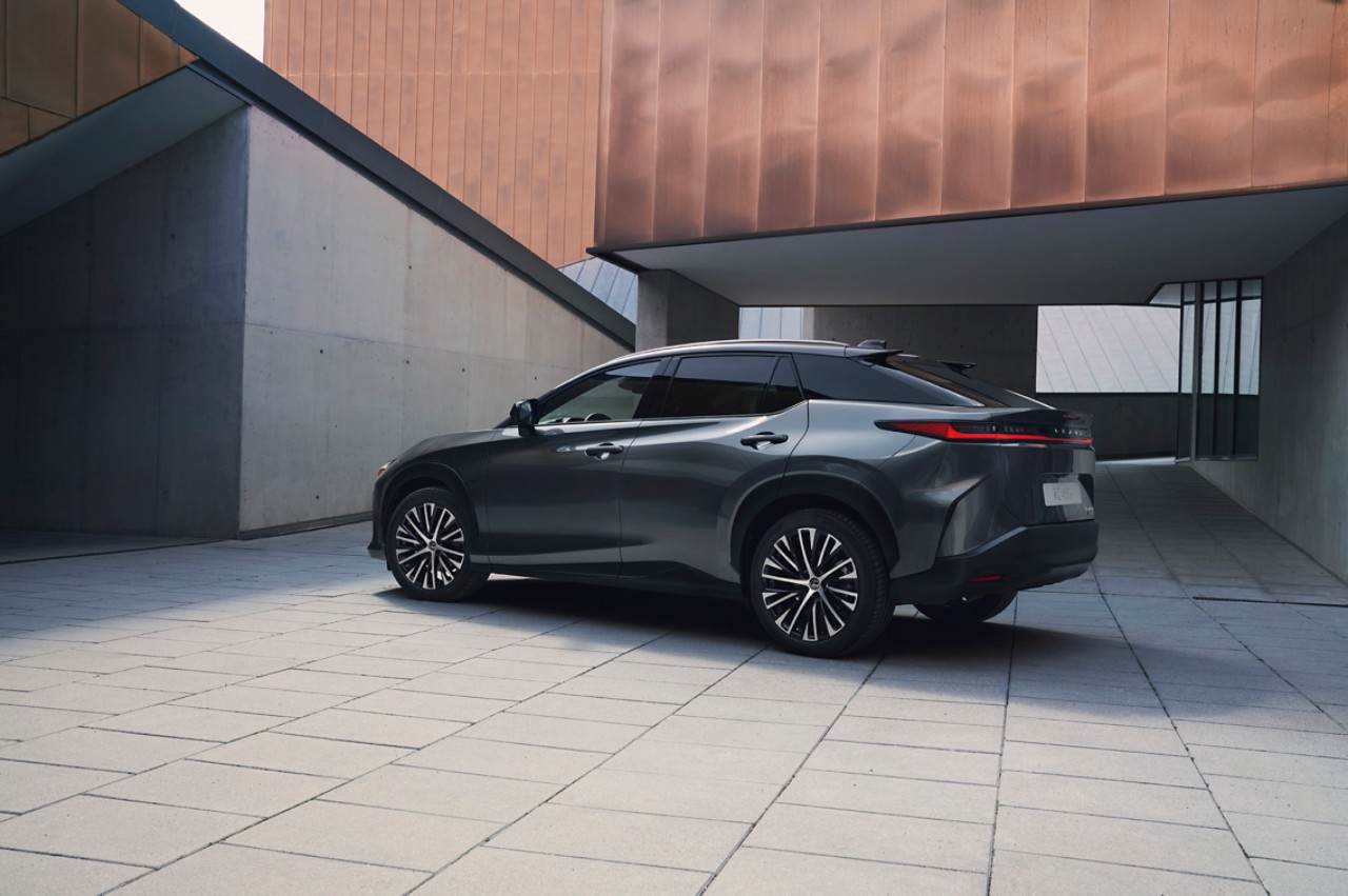 Lexus RZ : notre grand SUV 100% électrique | Lexus France