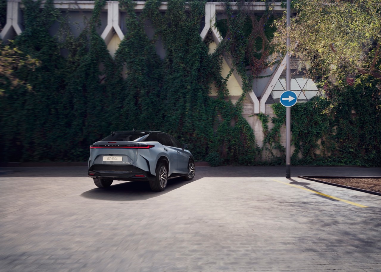 Lexus RZ : notre grand SUV 100% électrique | Lexus France