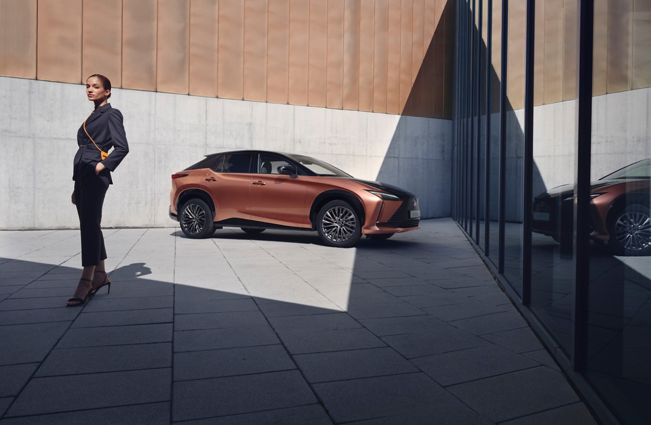 Lexus RZ : notre grand SUV 100% électrique | Lexus France