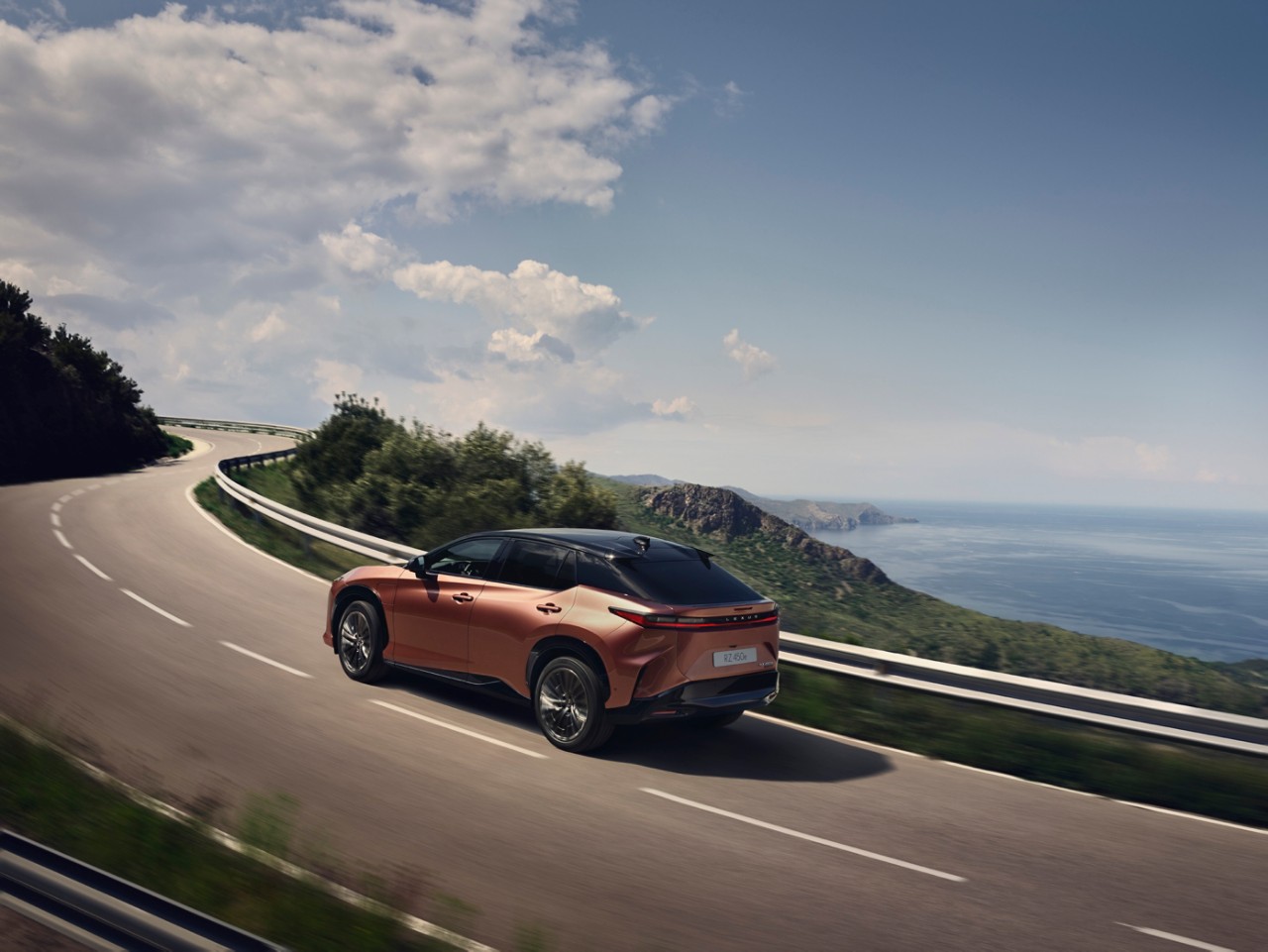 Lexus RZ : notre grand SUV 100% électrique | Lexus France