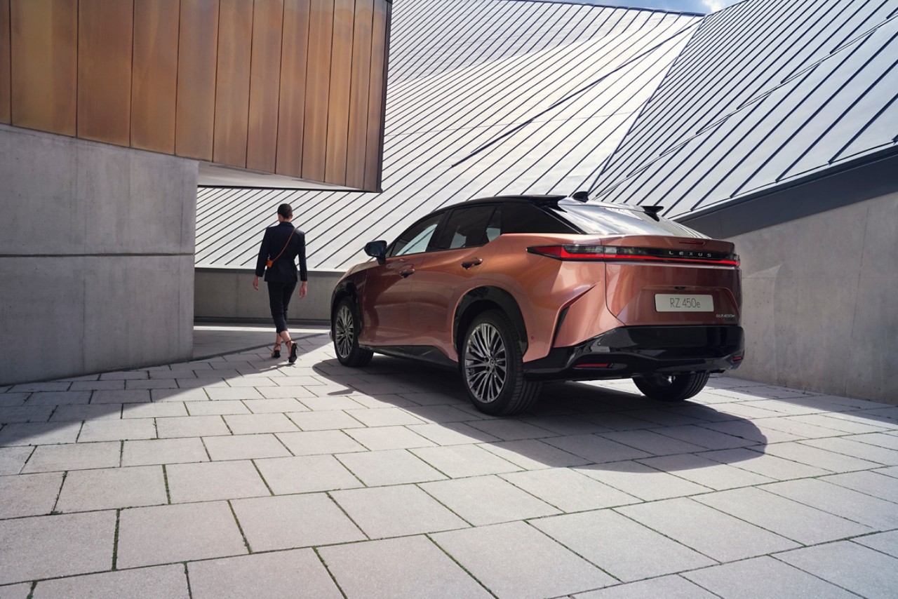 Lexus RZ : notre grand SUV 100% électrique | Lexus France