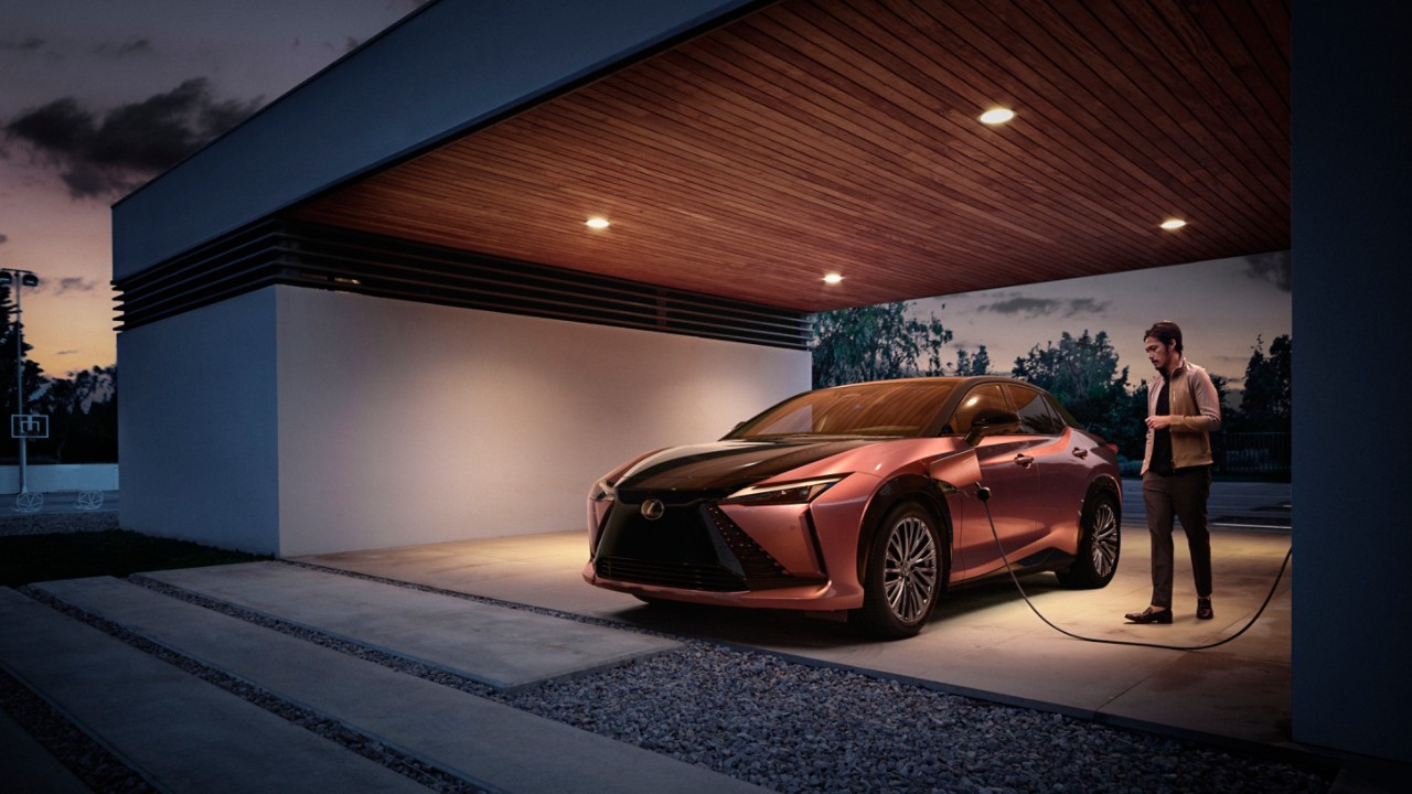 Lexus RZ : notre grand SUV 100% électrique | Lexus France