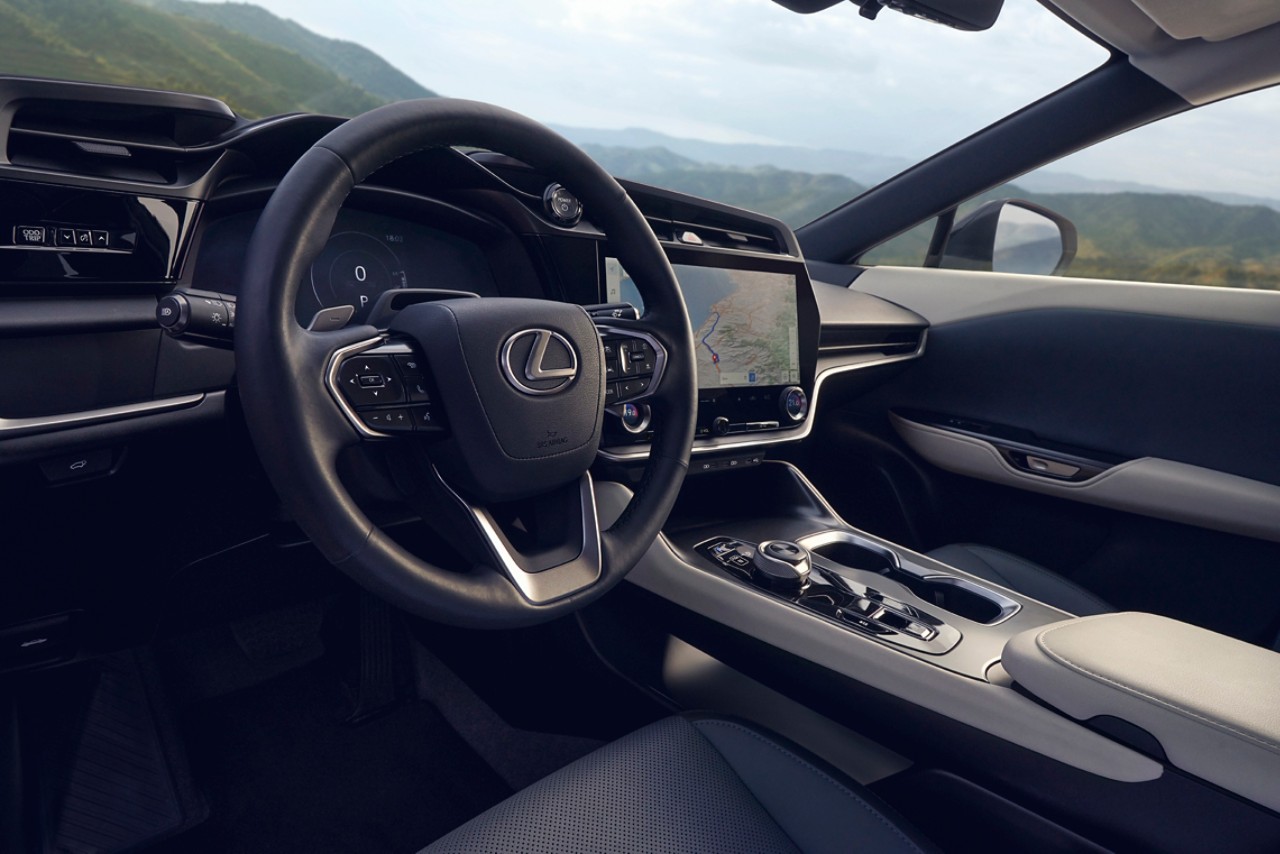 Lexus RZ : notre grand SUV 100% électrique | Lexus France