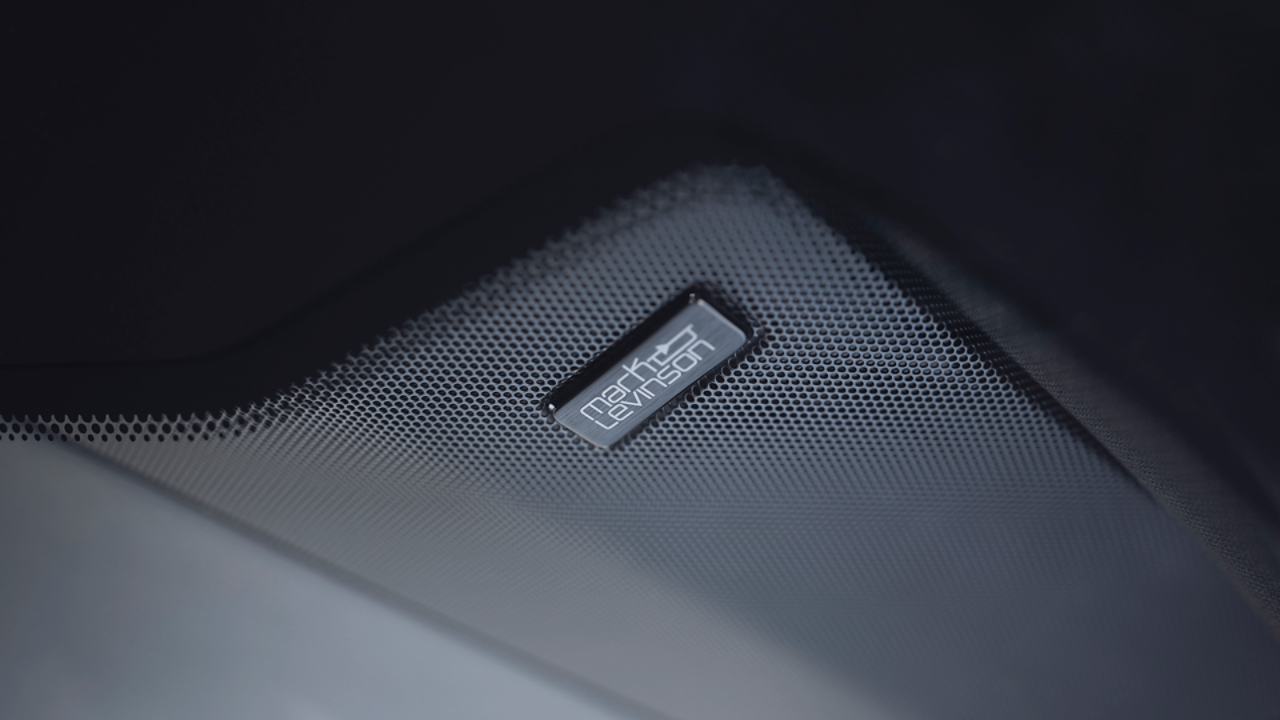 Lexus UX Hybride ou 100% électrique | Lexus France