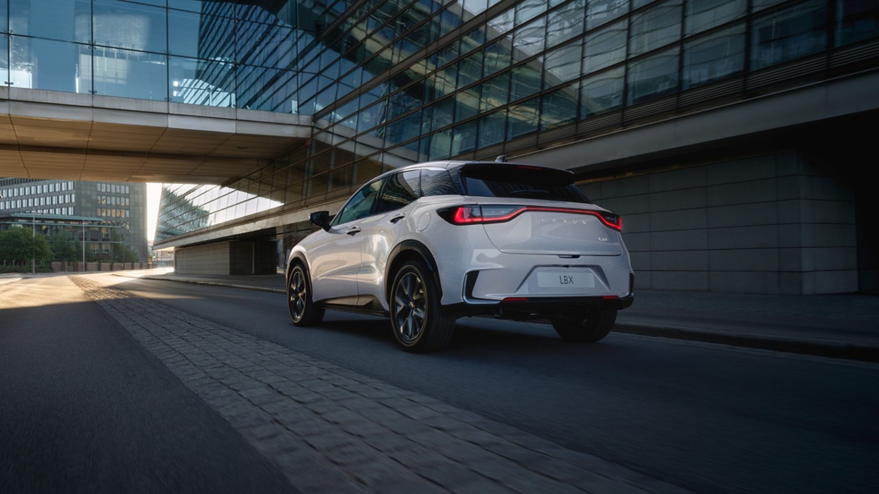 Nouveau Lexus LBX Hybride auto-rechargeable | Lexus France