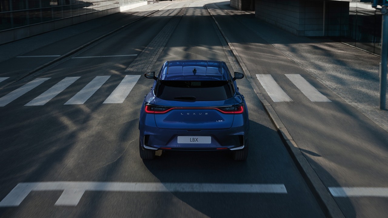 Nouveau Lexus LBX Hybride auto-rechargeable | Lexus France