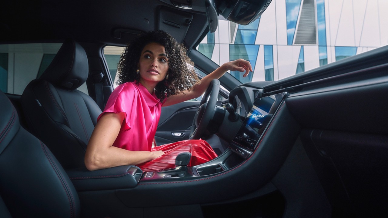 Nouveau Lexus LBX Hybride auto-rechargeable | Lexus France